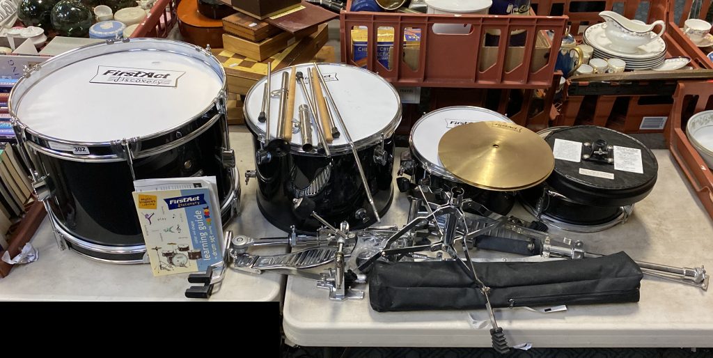 FIRST ACT DISCOVERY DRUM KIT - Southgate Auction Rooms
