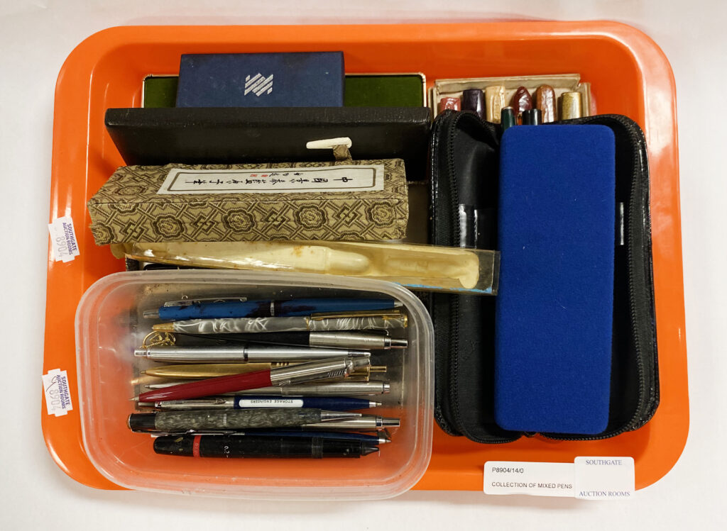 COLLECTION OF MIXED PENS - Southgate Auction Rooms