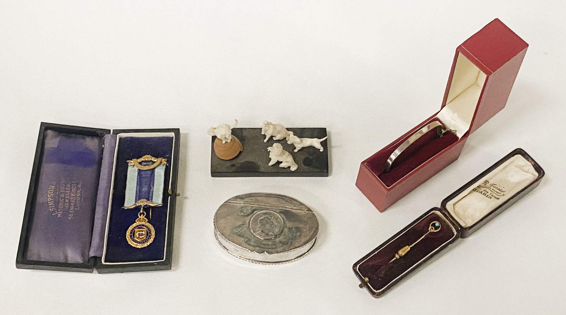 INTERESTING COLLECTION INCL SNUFF BOX - Southgate Auction Rooms