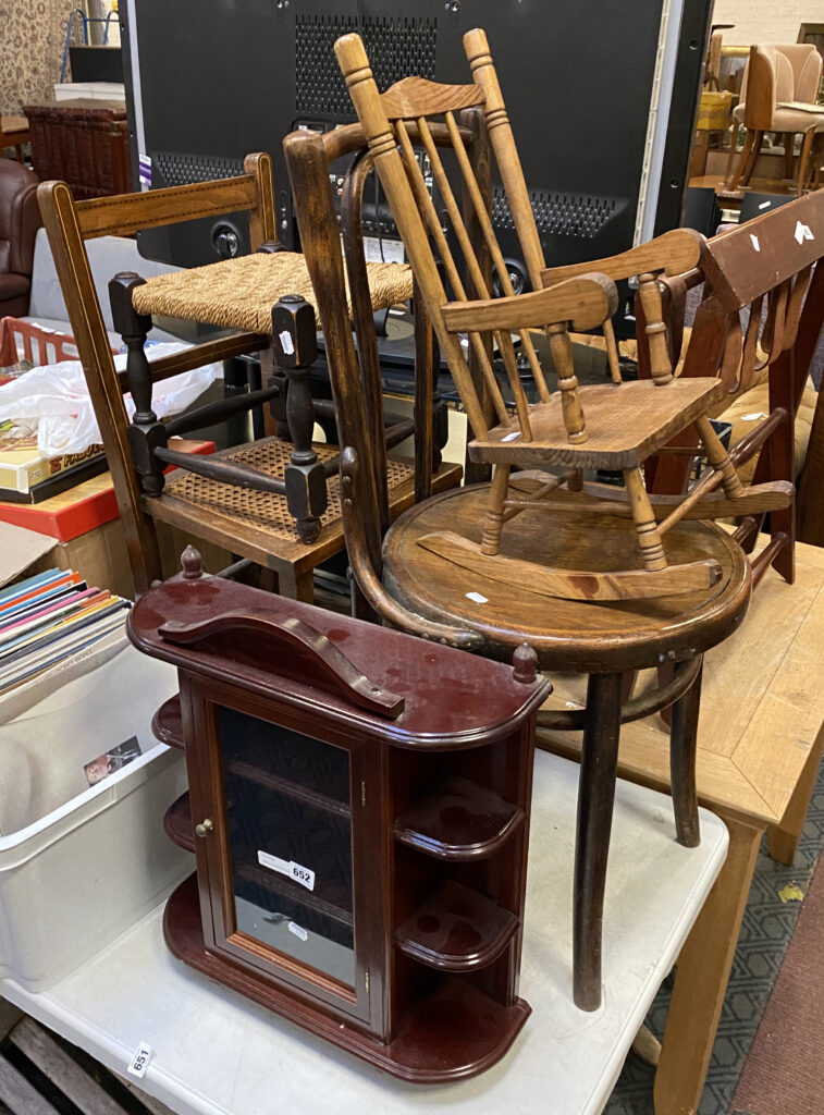 5 SMALL FURNITURE ITEMS - Southgate Auction Rooms