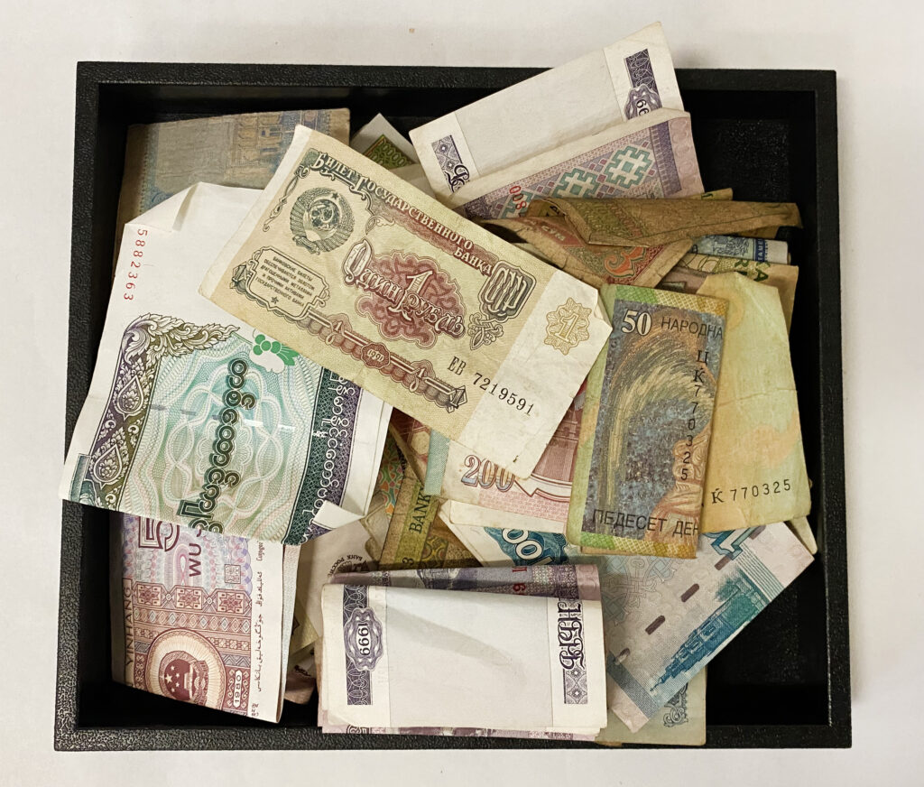 COLLECTION OF BANKNOTES OF THE WORLD - Southgate Auction Rooms