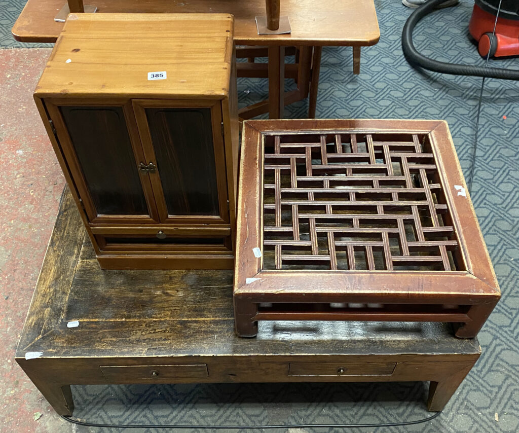 THREE CHINESE ITEMS - Southgate Auction Rooms