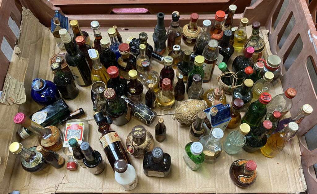 MINIATURE ALCOHOL COLLECTION - Southgate Auction Rooms