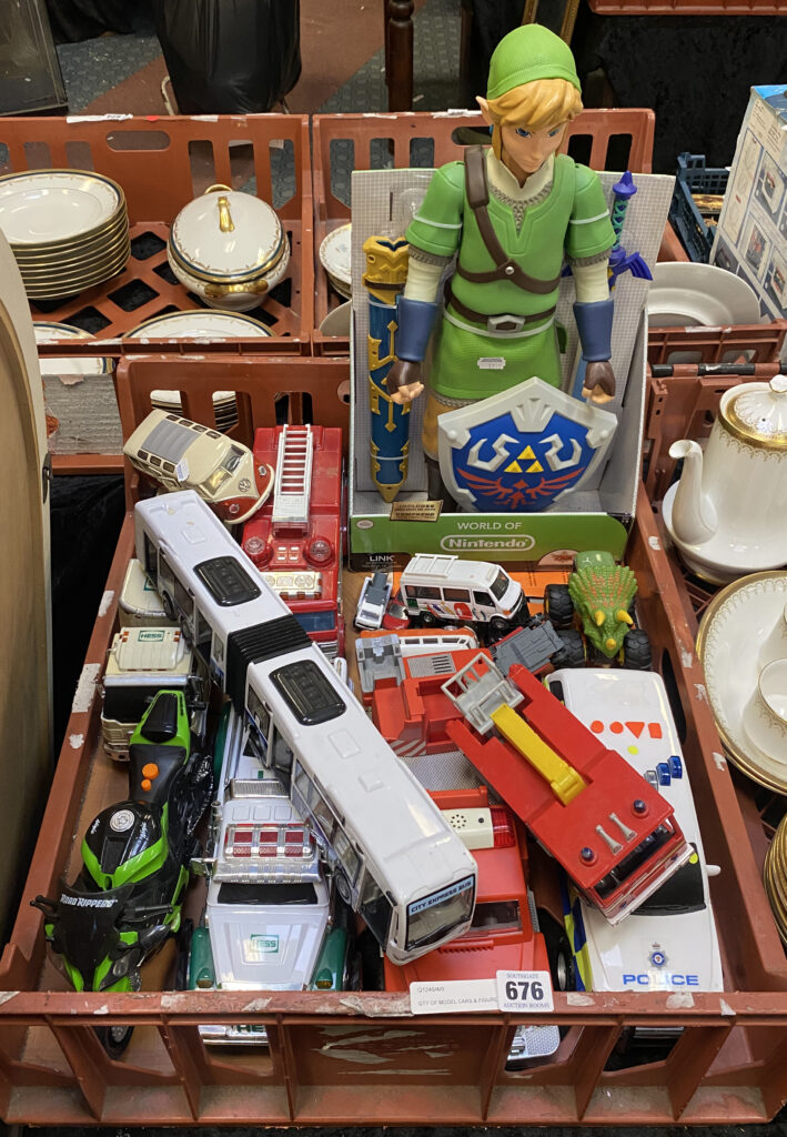 QTY OF MODEL CARS & FIGURE - Southgate Auction Rooms