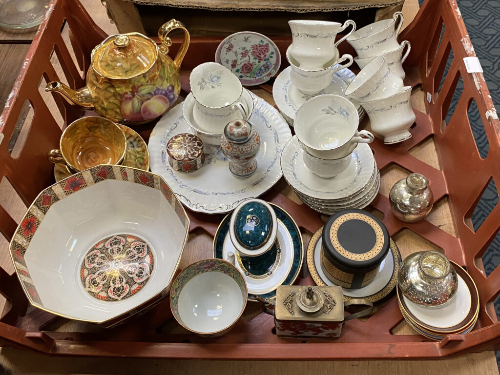 COLLECTION OF MIXED CHINA - Southgate Auction Rooms