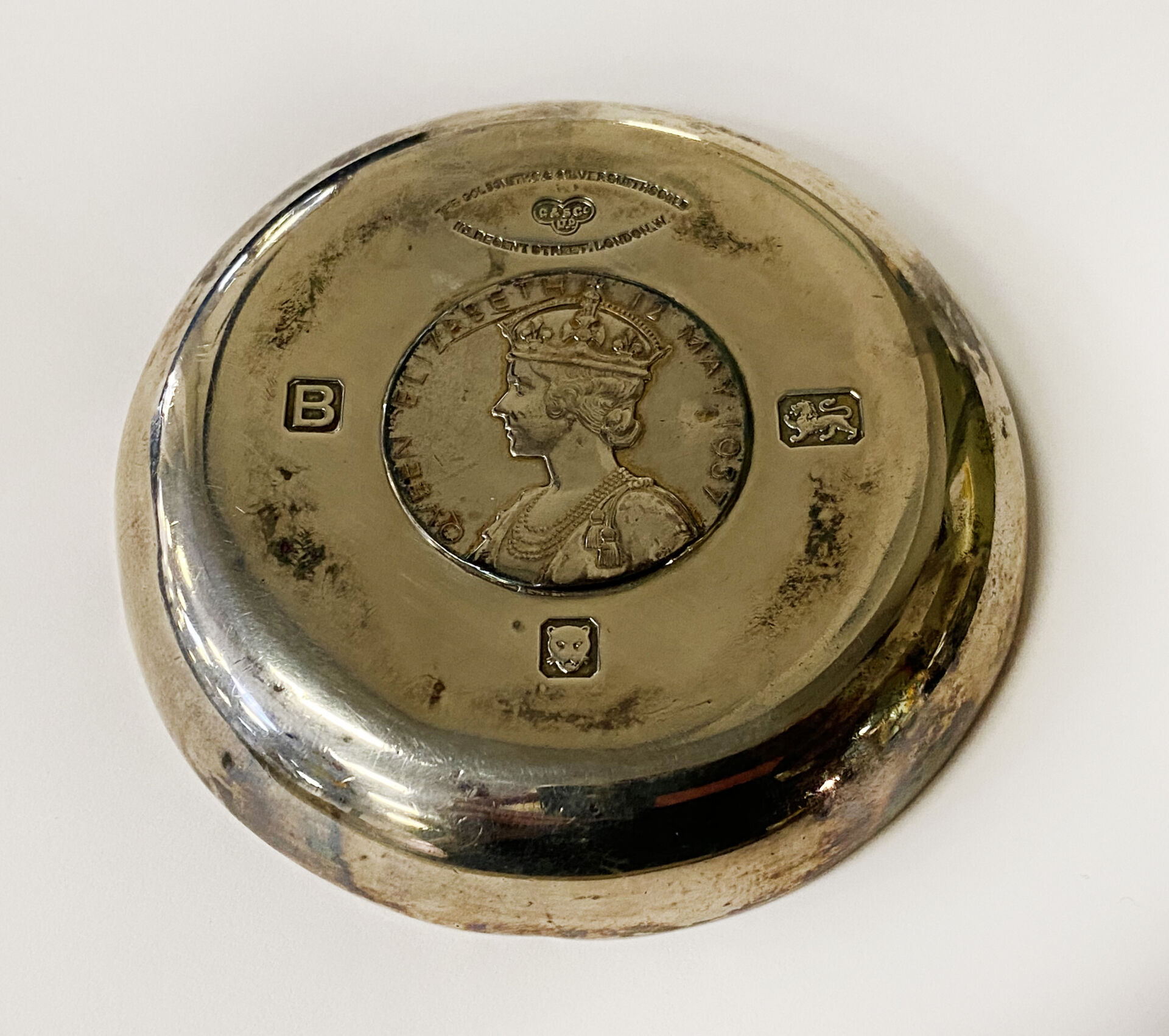 HM SILVER PIN TRAY WITH COIN INLAY - APPROX 83.7 GRAMS - Southgate ...