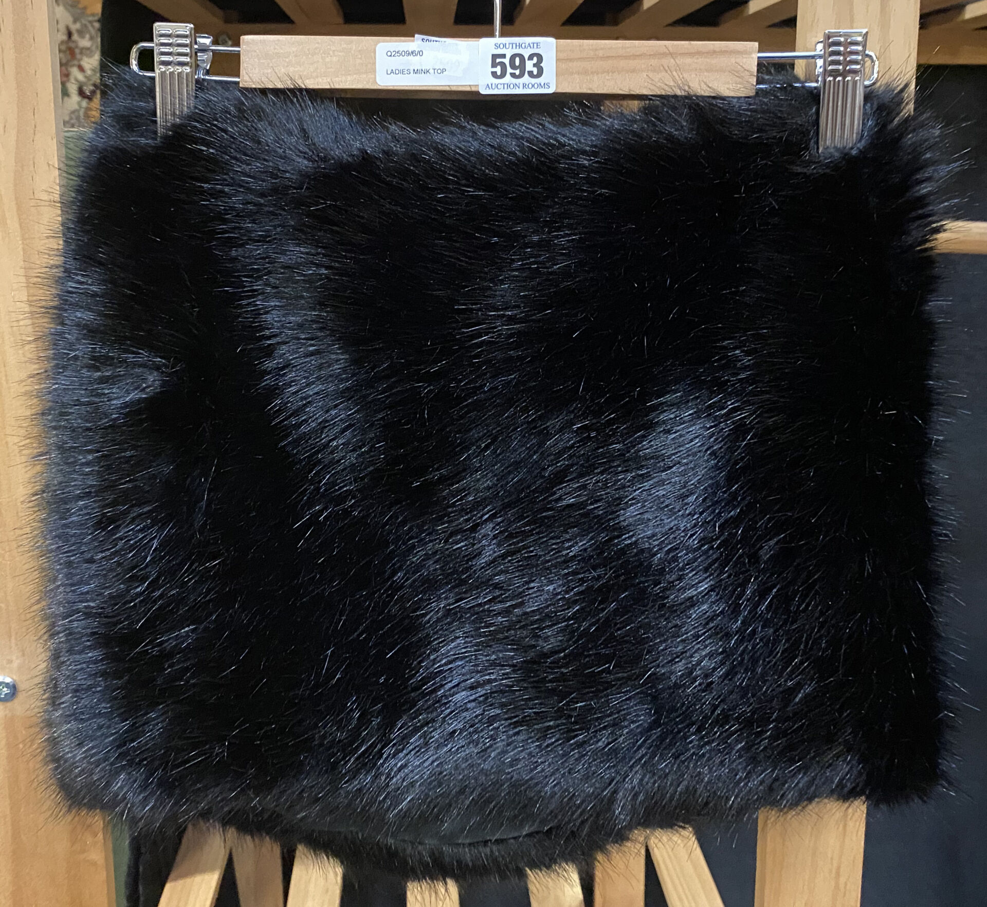 LADIES MINK TOP - Southgate Auction Rooms