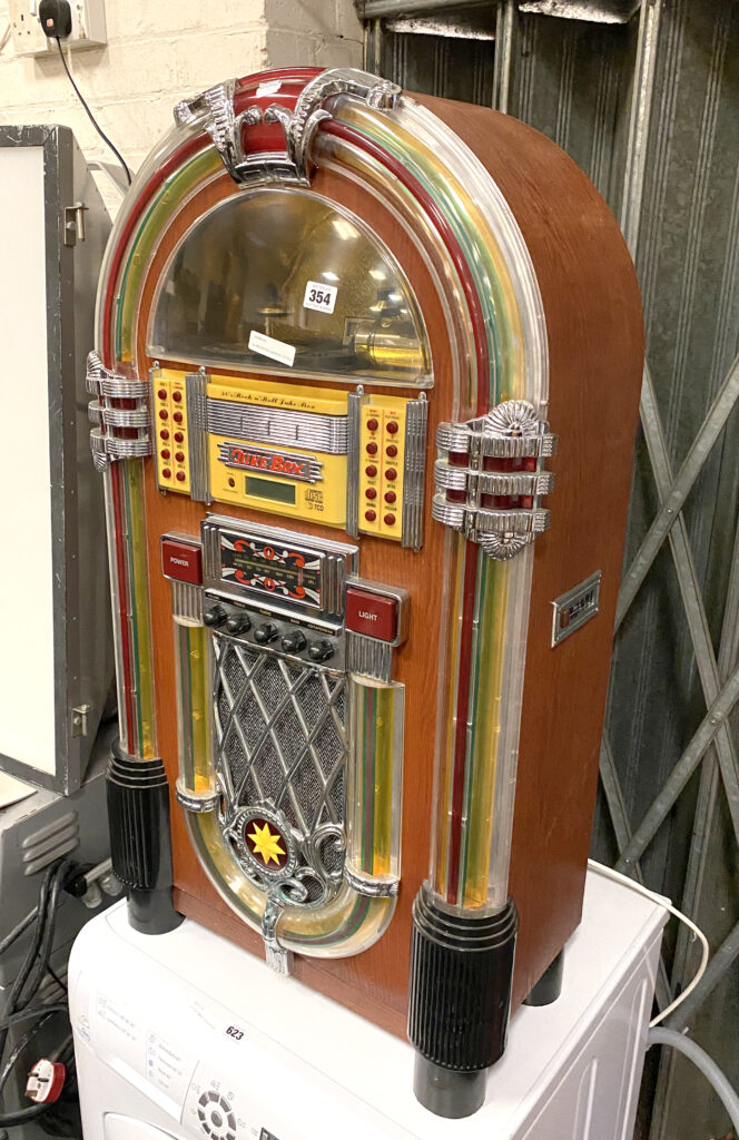 ILLUMINATED JUKEBOX, CD PLAYER, RADIO & CASSETTE PLAYER WITH REMOTE - A ...