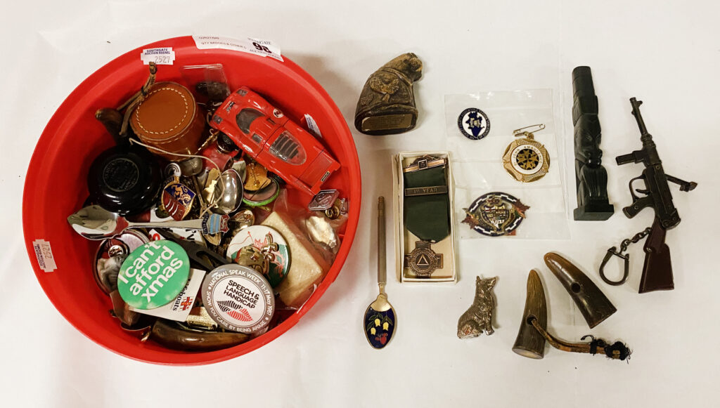 QTY BADGES & OTHER COLLECTABLES - Southgate Auction Rooms