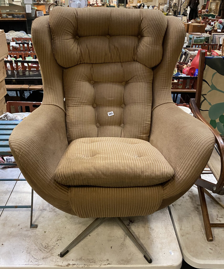 1960'S SWIVEL CHAIR - Southgate Auction Rooms
