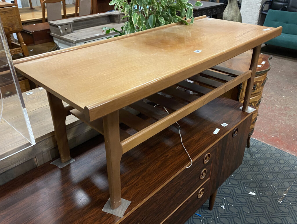 MYERS TEAK COFFEE TABLE - Southgate Auction Rooms