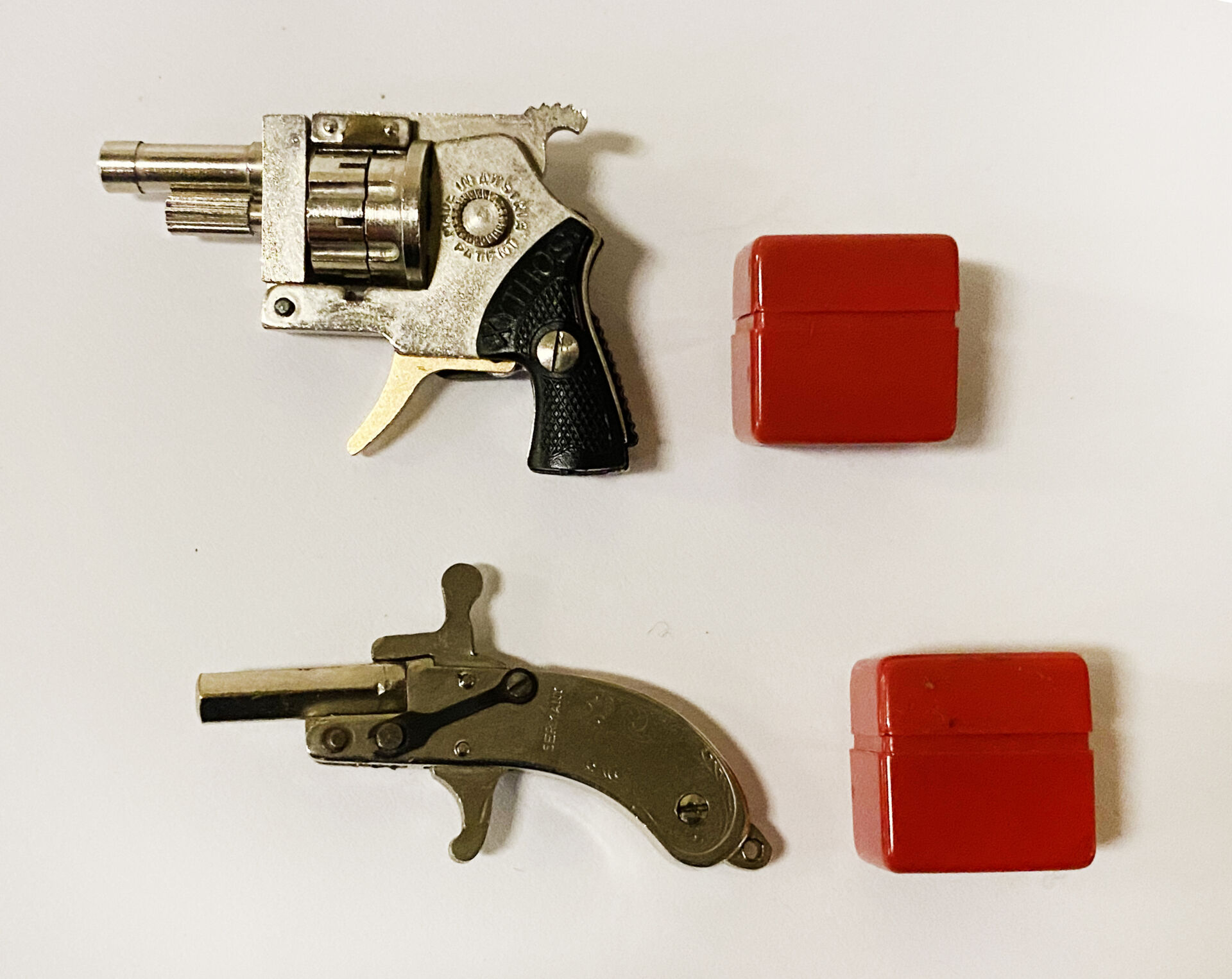 MINIATURE NOVELTY HAND GUNS - BOXED - Southgate Auction Rooms