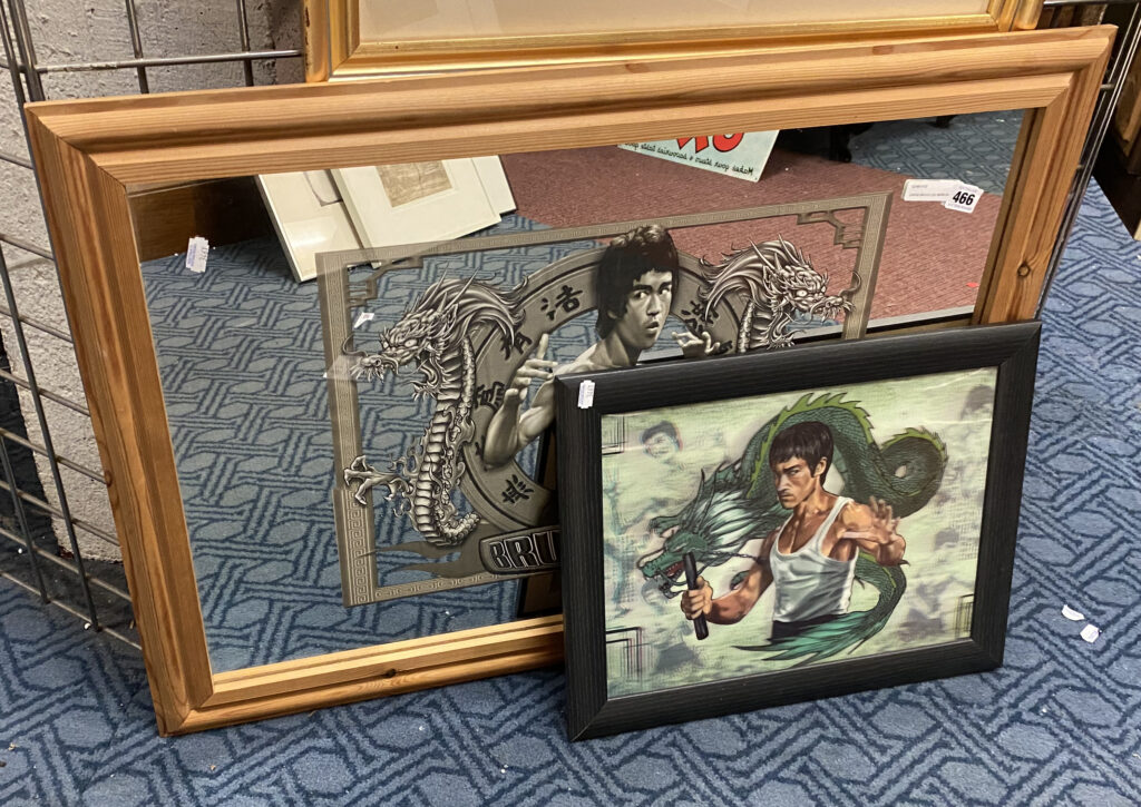 LARGE BRUCE LEE MIRROR & HOLOGRAPHIC PICTURE - Southgate Auction Rooms