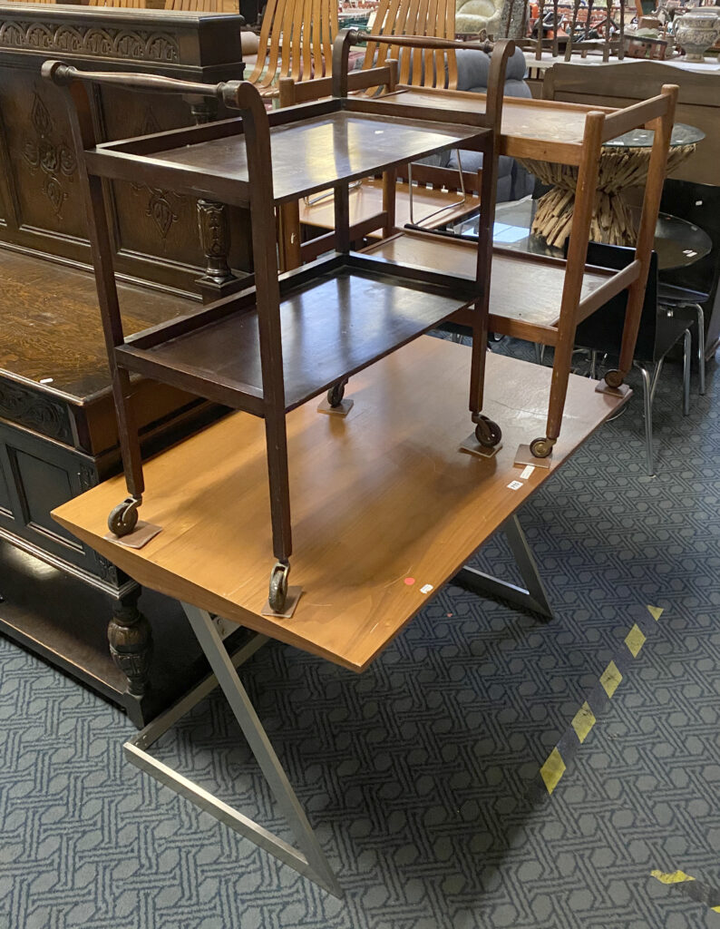 DESIGNER DESK & 2 TEA TROLLEYS - Southgate Auction Rooms