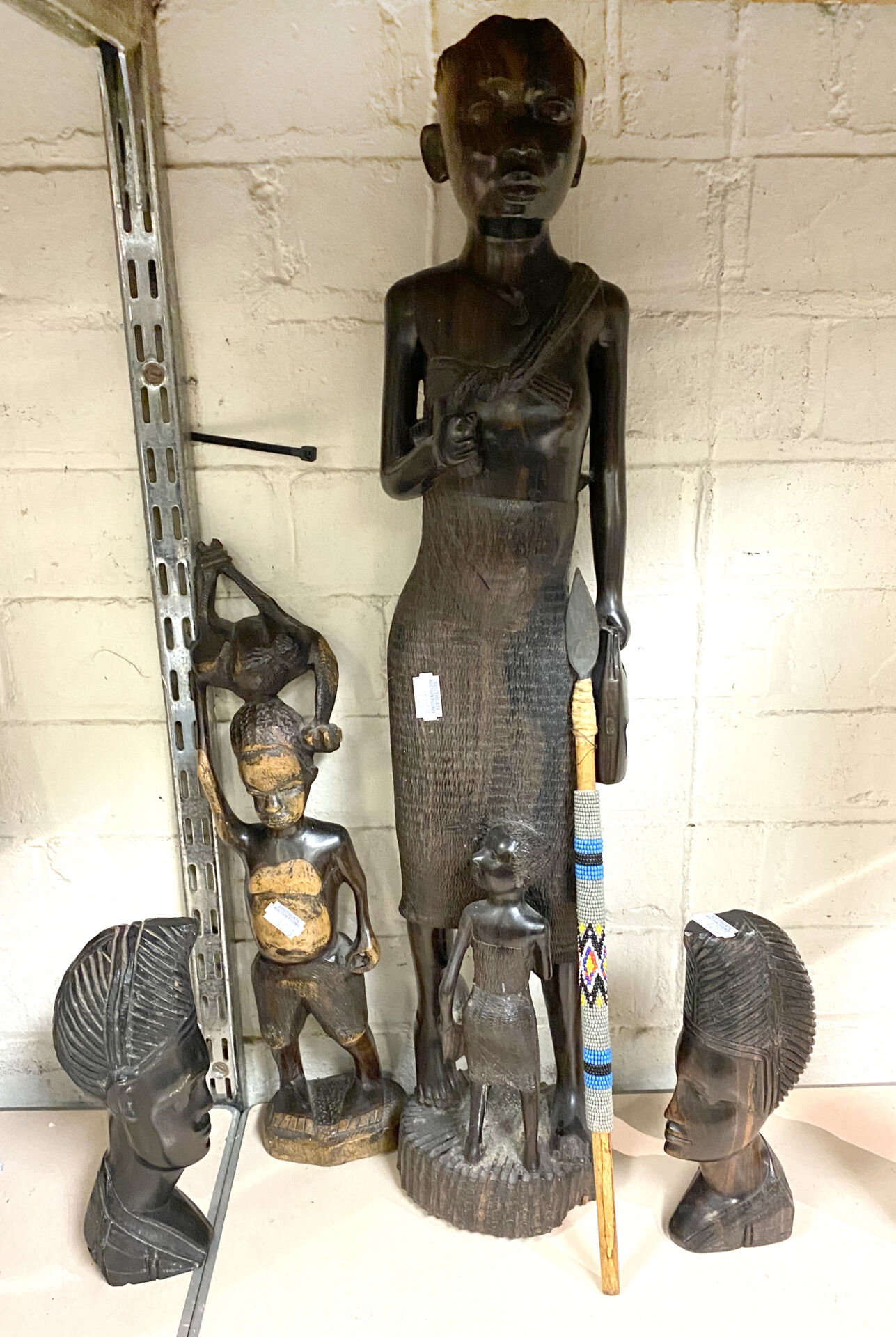 4 AFRICAN ITEMS - Southgate Auction Rooms