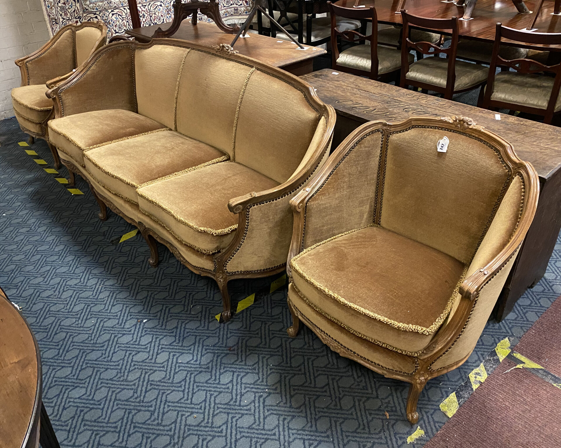 3 PIECE LOUNGE SUITE - Southgate Auction Rooms