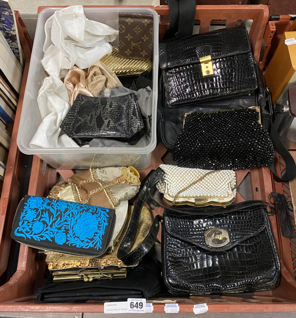 COLLECTION OF VINTAGE LADIES BAGS - Southgate Auction Rooms