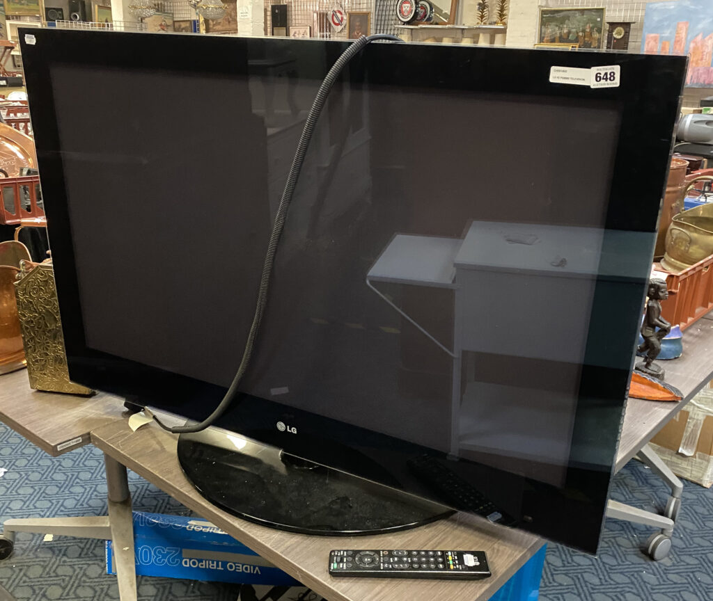 LG 42 PQ6000 TELEVISION - Southgate Auction Rooms