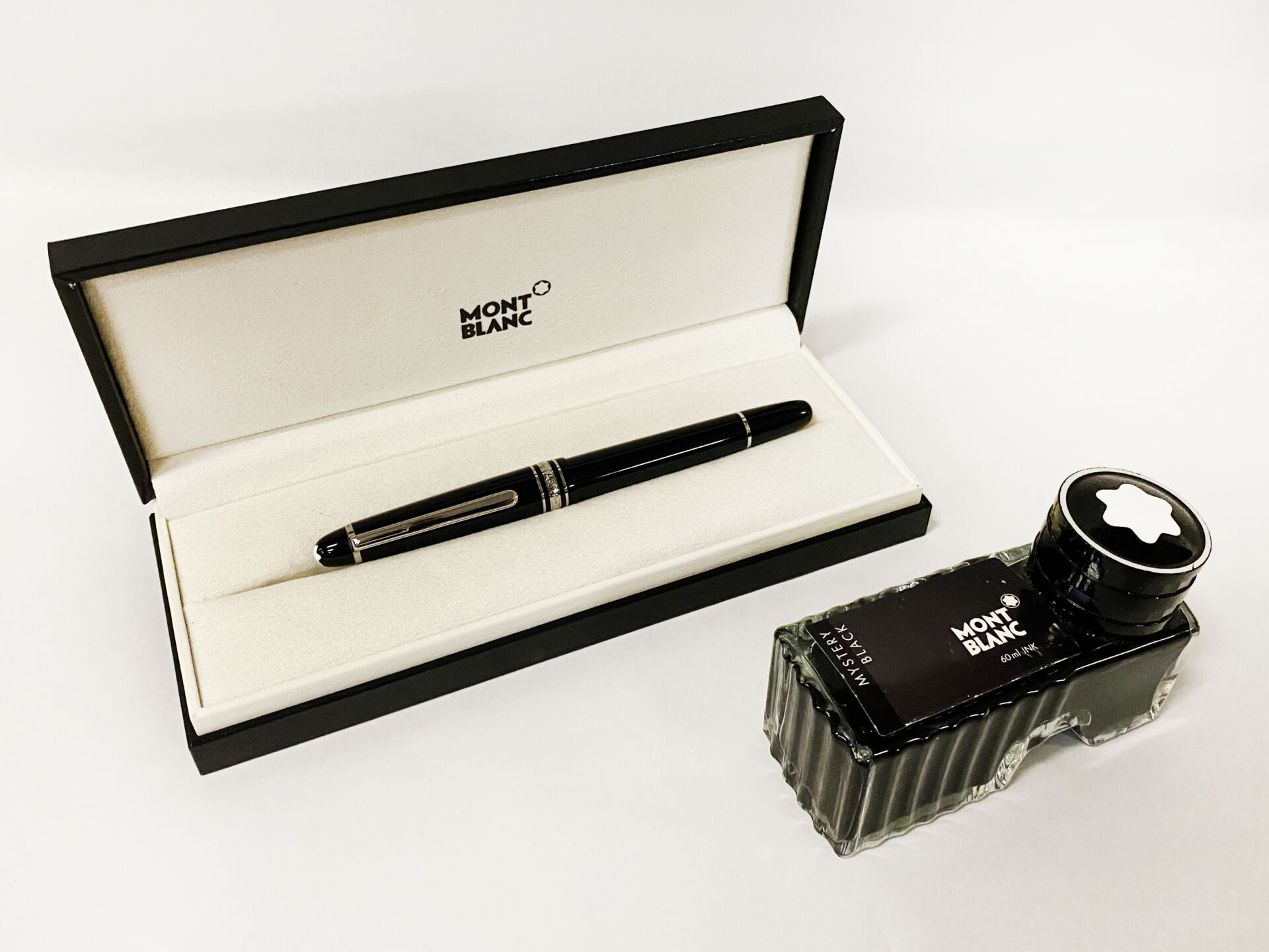 MONT BLANC FOUNTAIN PEN (BOXED) TOGETHER WITH MONT BLANC MYSTERY BLACK ...