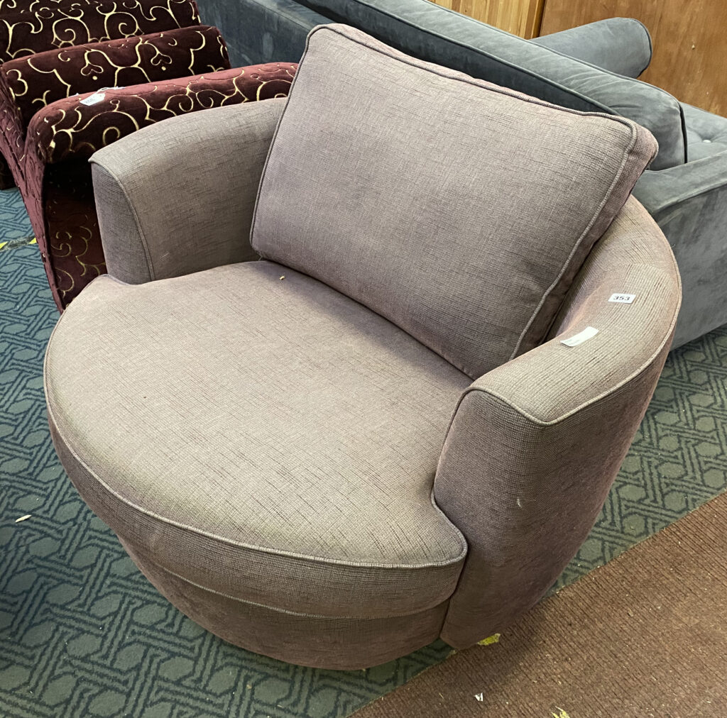 SWIVEL CHAIR - Southgate Auction Rooms