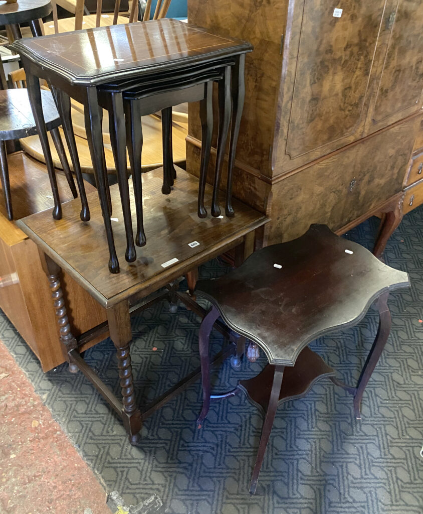 2 OCCASIONAL TABLES & NEST OF TABLES - Southgate Auction Rooms