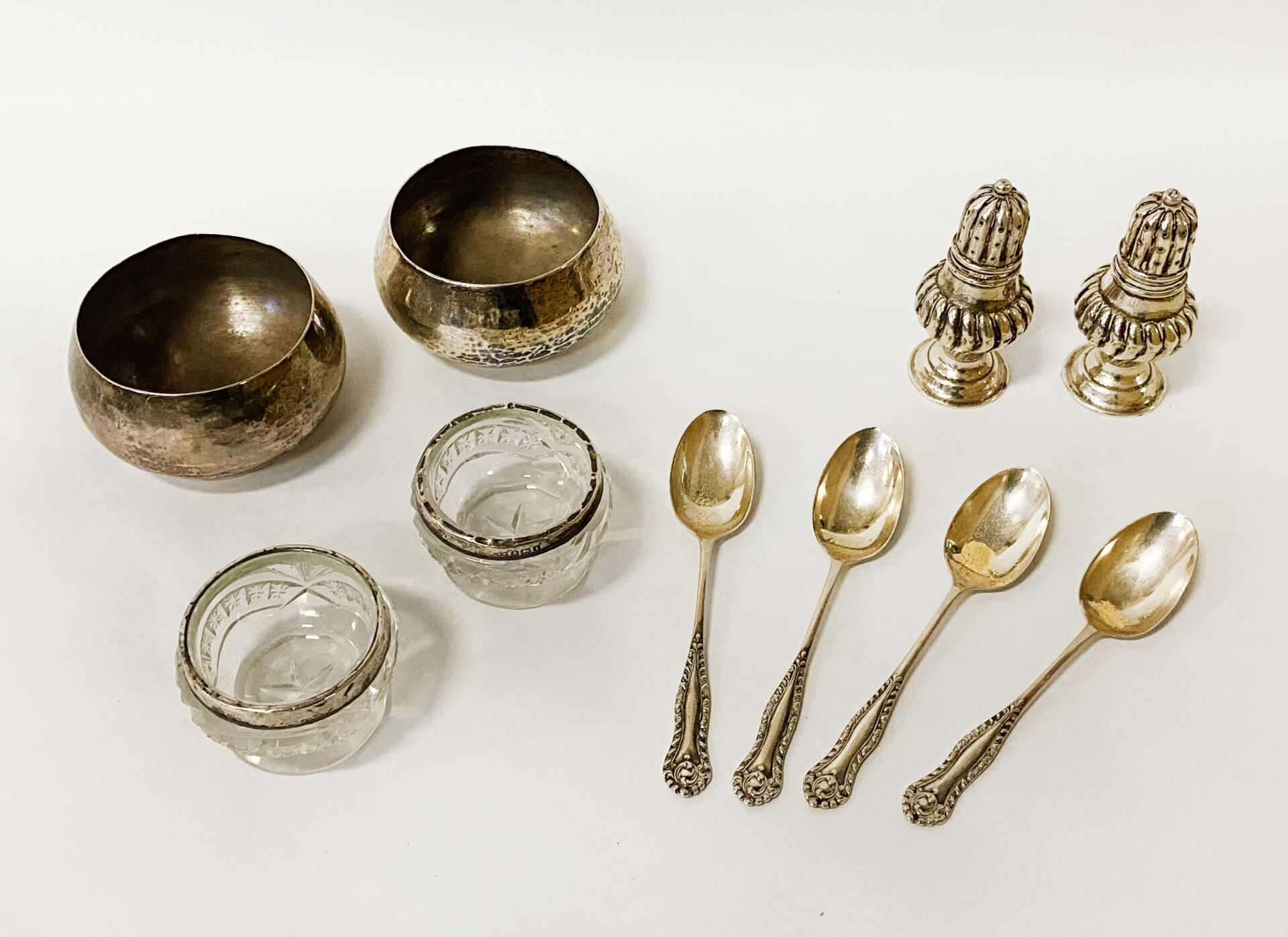 HM SILVER ITEMS - APPROX 250 GRAMS - Southgate Auction Rooms