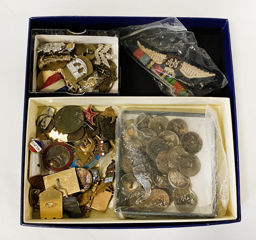 QTY OF BADGES - SOME MILITARY - Southgate Auction Rooms