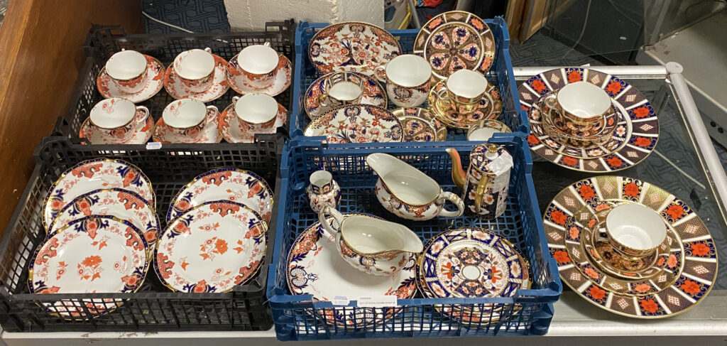 QTY. OF ROYAL CROWN DERBY AMARI PATTERN & OTHER - SOME EARLY ...