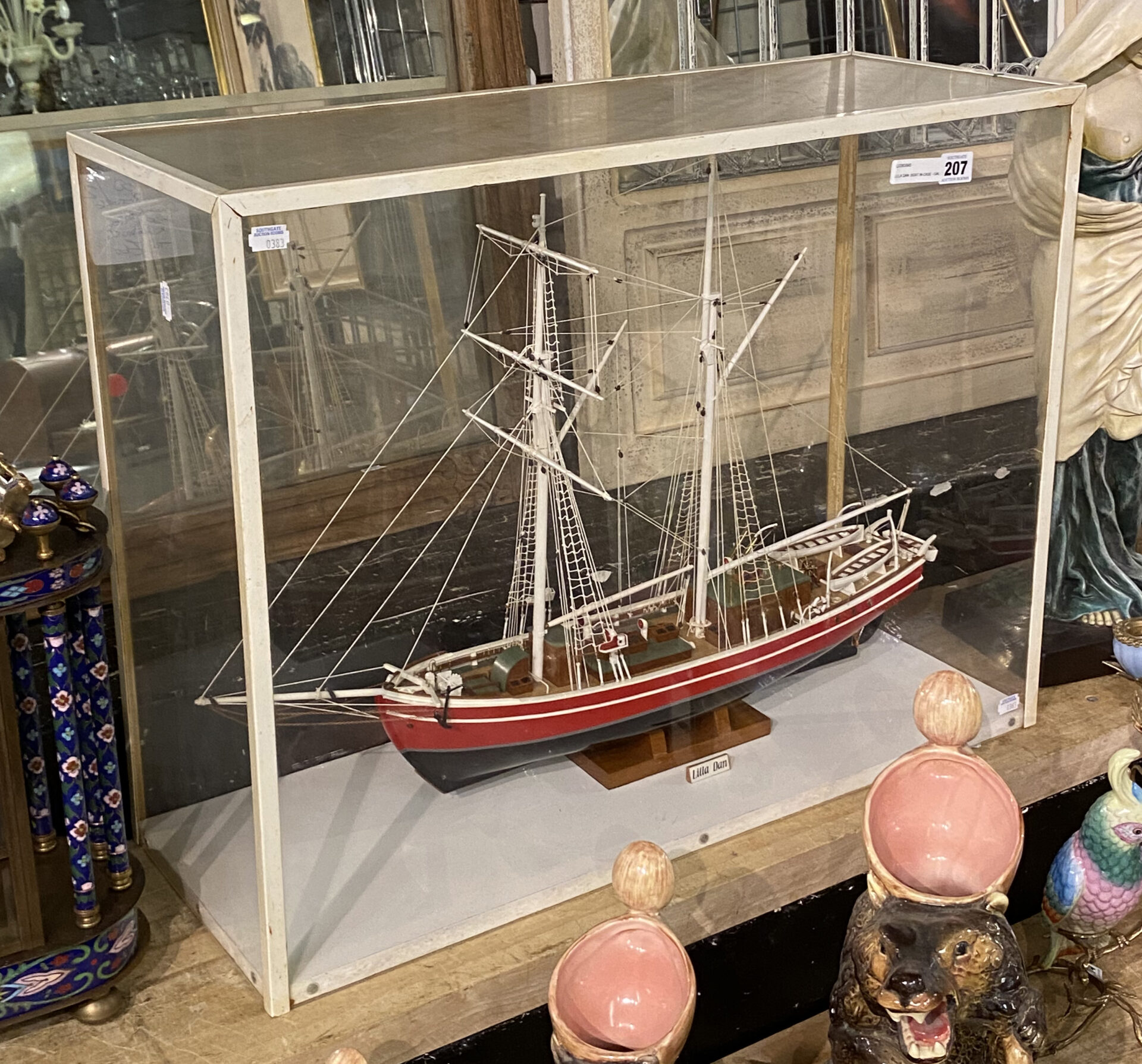 LILLA DAN BOAT IN CASE - GALLEON - Southgate Auction Rooms