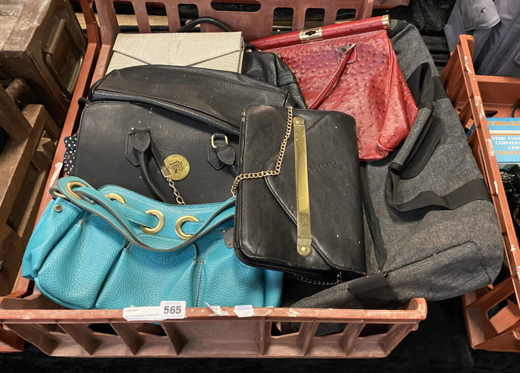QTY OF VARIOUS LADIES BAGS - Southgate Auction Rooms