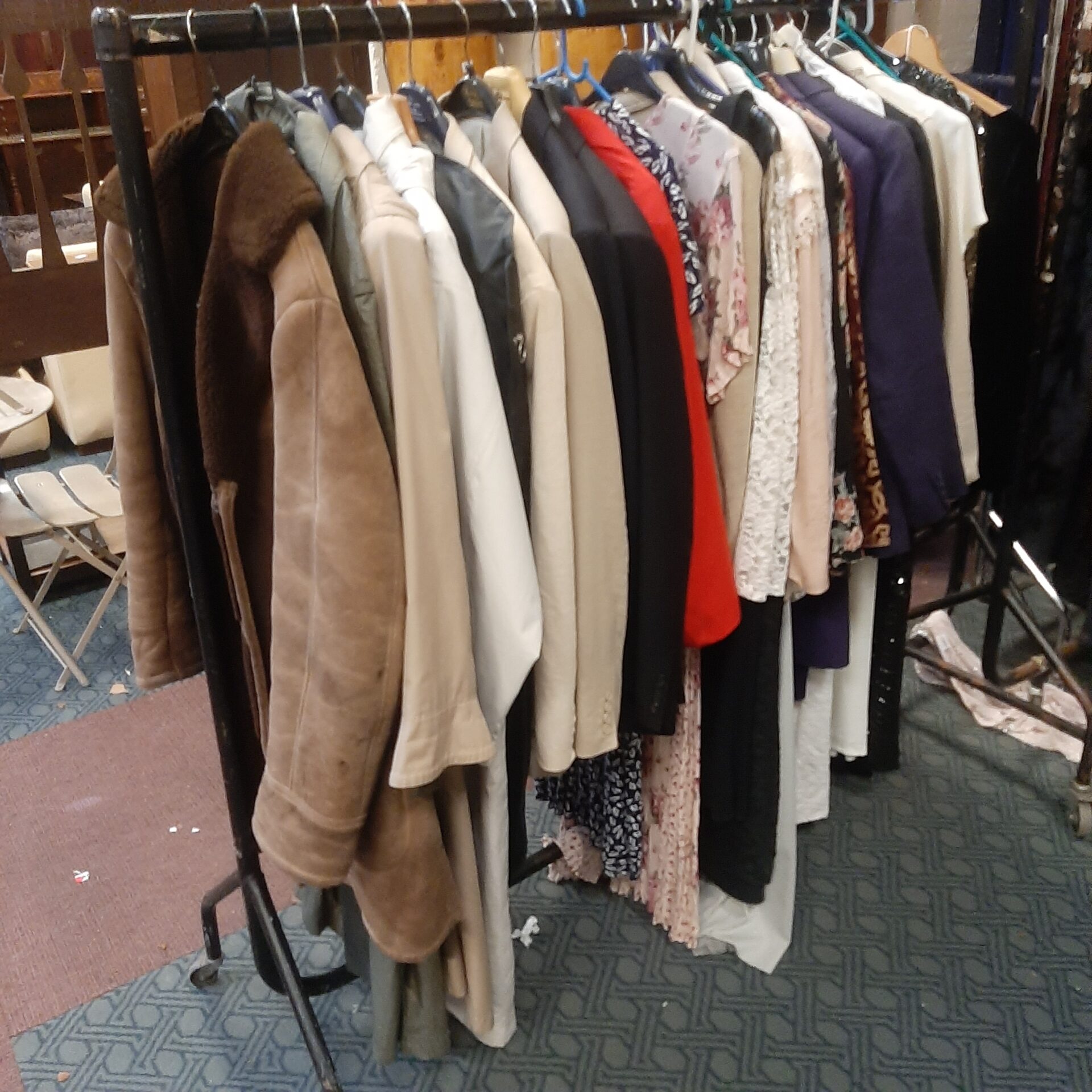 COLLECTION OF LADIES & GENTS CLOTHING - Southgate Auction Rooms