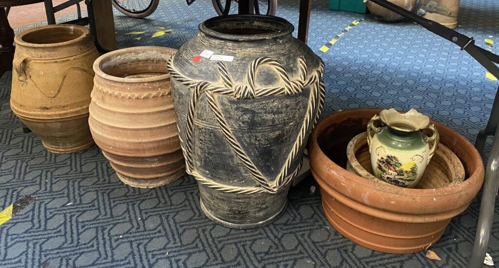 SIX ASSORTED POTS - Southgate Auction Rooms