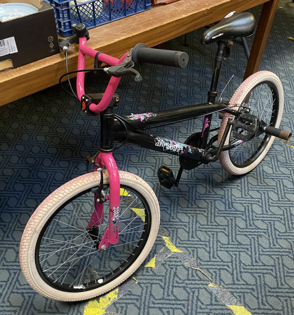 APOLLO BMX BIKE - Southgate Auction Rooms