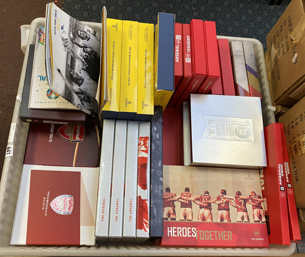 COLECTION OF ARSENAL ITEMS - Southgate Auction Rooms