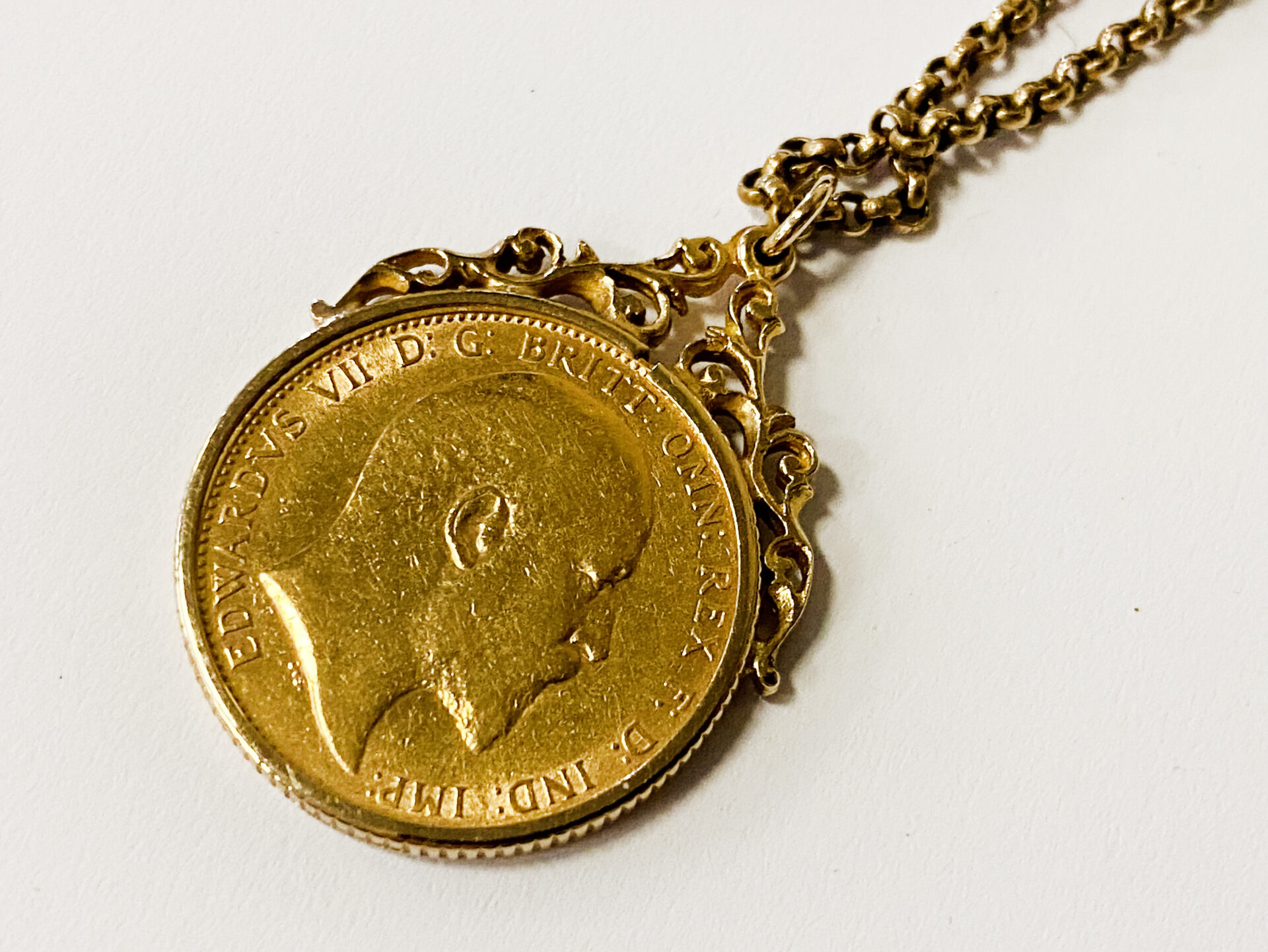 FULL 1910 SOVEREIGN WITH A 9CT GOLD CHAIN - 16.2 GRAMS APPROX ...