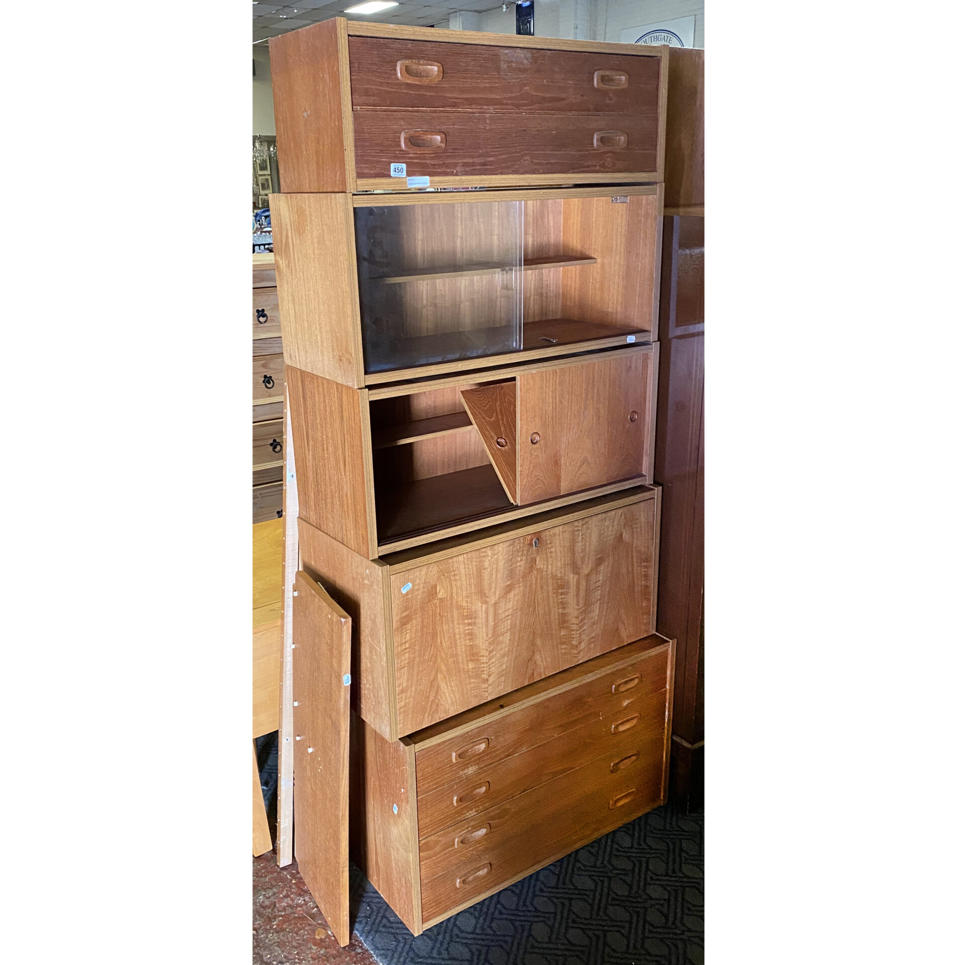 DANISH MODULAR WALL UNITS & FIXINGS - Southgate Auction Rooms