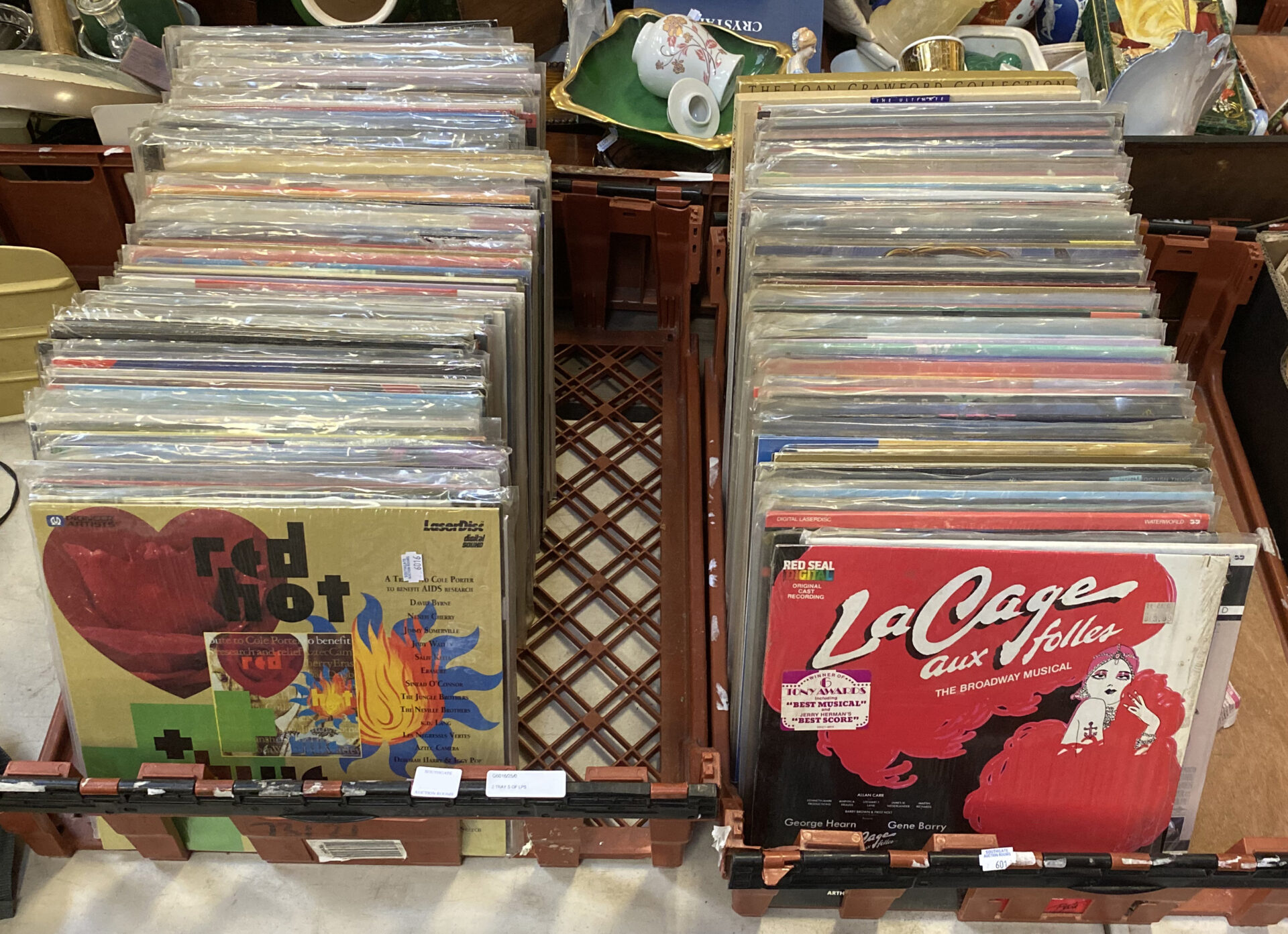 LARGE COLLECTION OF LASER DISCS - Southgate Auction Rooms