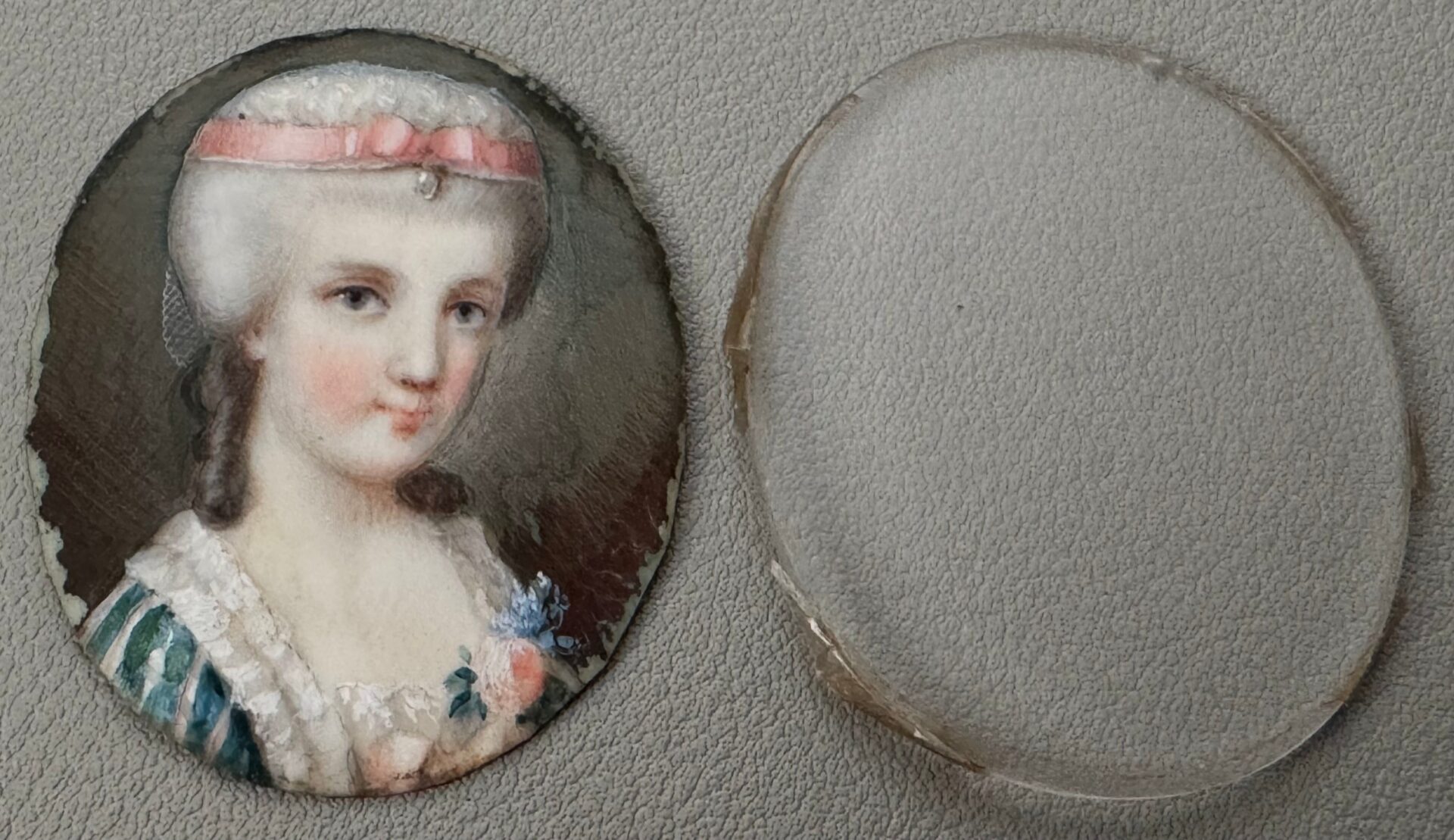 LATE 18THC OR EARLY 19THC FRENCH PORTRAIT MINIATURE OF A LADY WITH ...