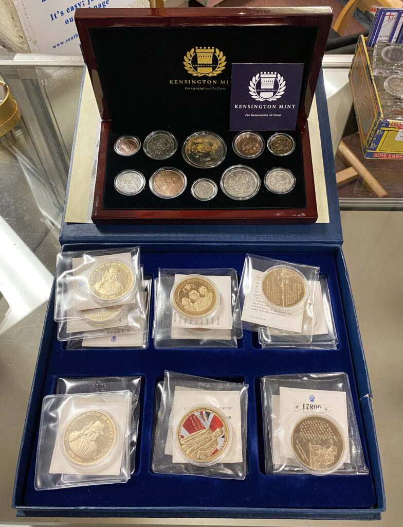 KENSINGTON MINT BRITISH COIN SET TOGETHER WITH ''WISDOM & WIT OF ...