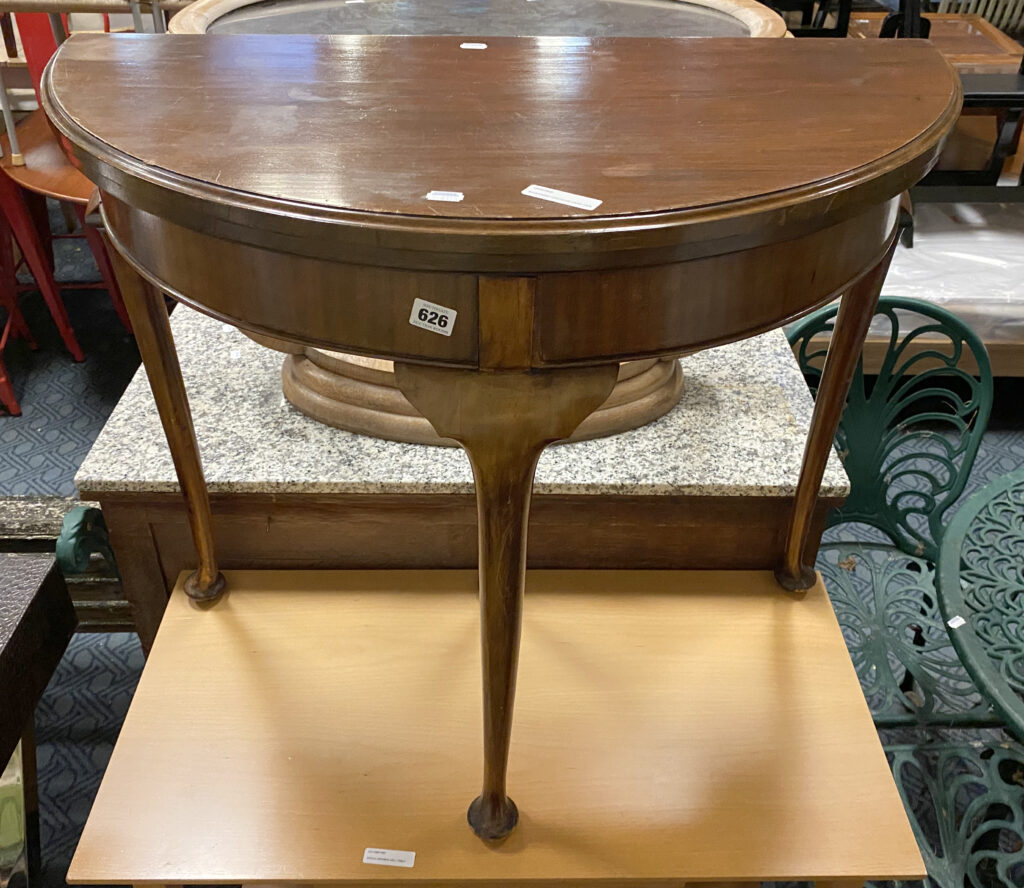 MAHOGANY CIRCULAR CARD TABLE - Southgate Auction Rooms
