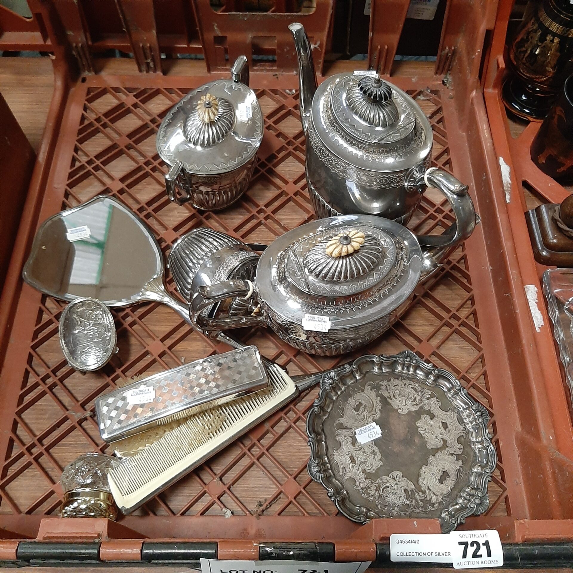 COLLECTION OF SILVER PLATED ITEMS - Southgate Auction Rooms