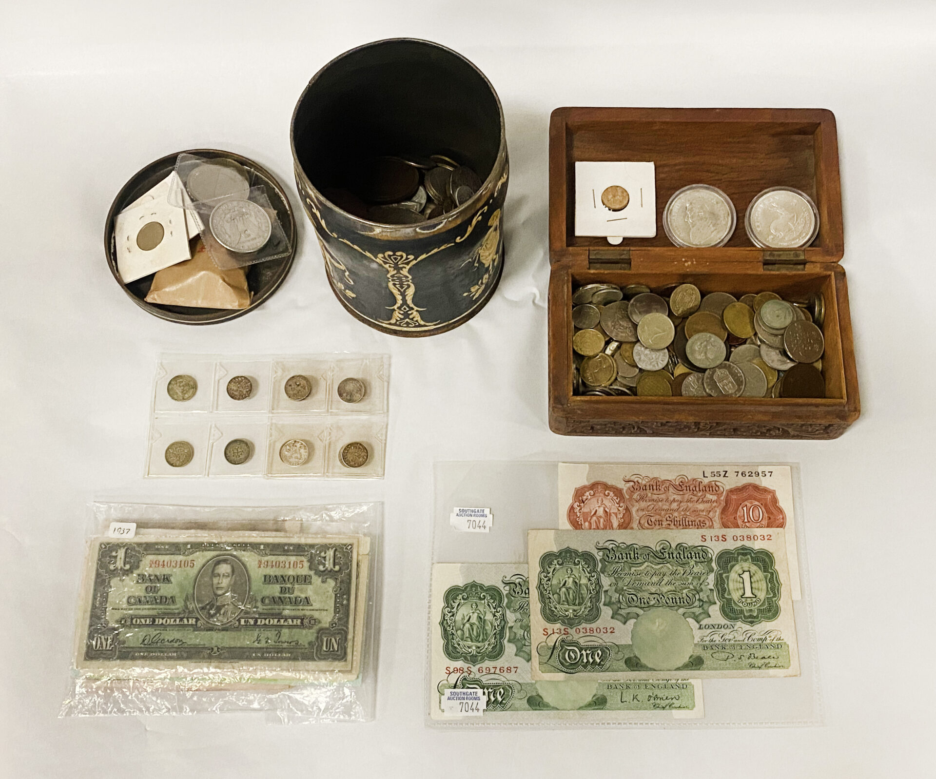 QTY OF MIXED COINS, BANKNOTES - SOME SILVER - Southgate Auction Rooms