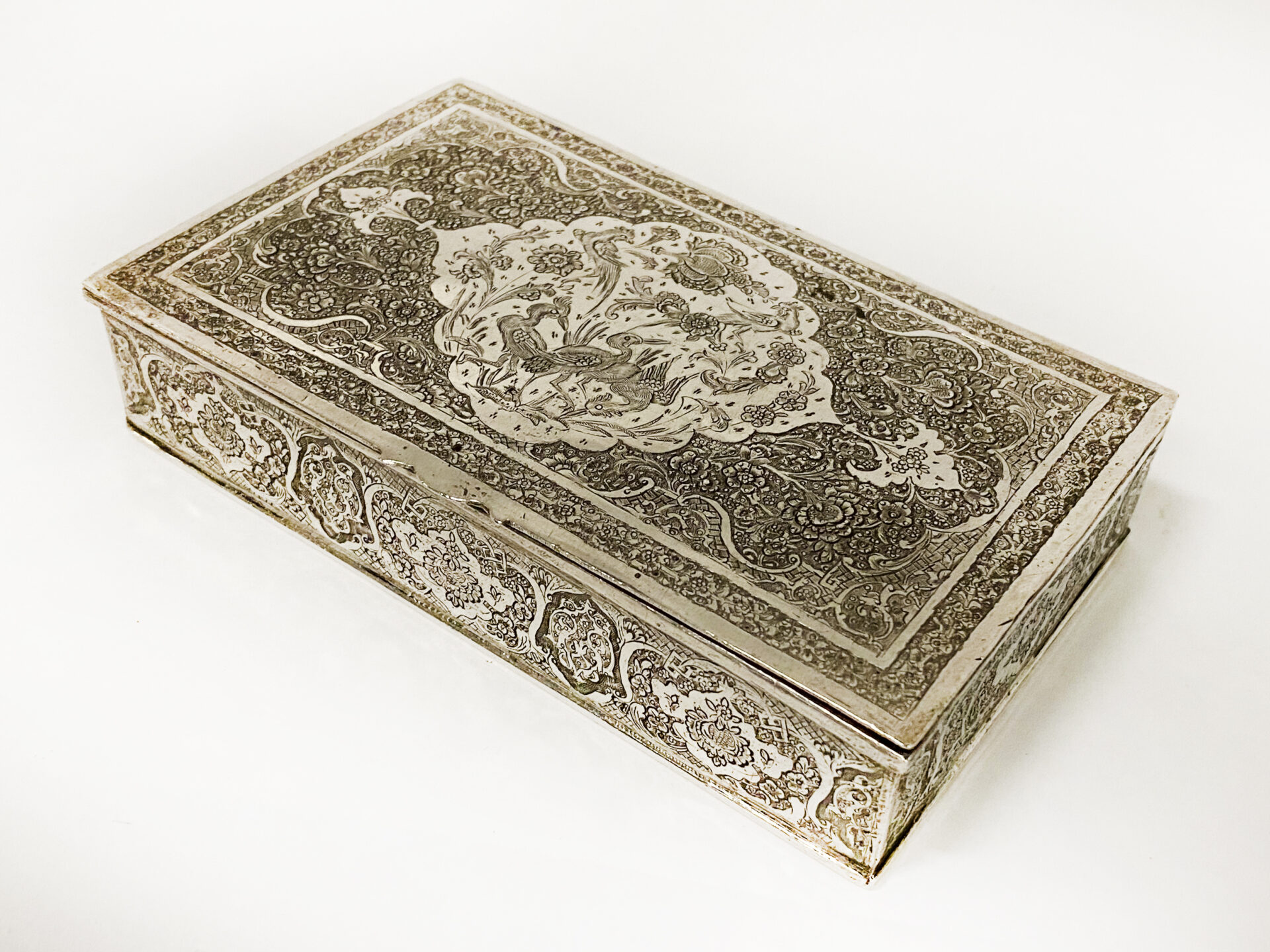 SILVER PERSIAN BOX - APPROX 202 GRAMS - Southgate Auction Rooms