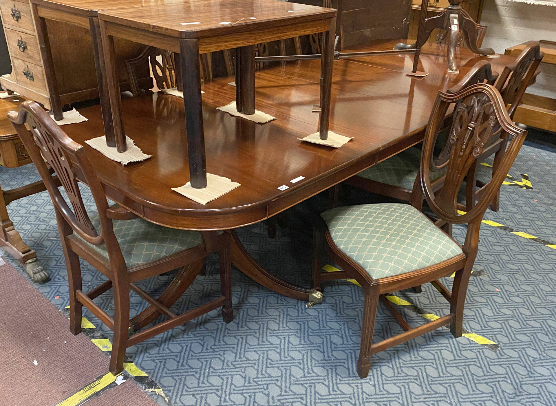 CHARLES BARR MAHOGANY DINING TABLE & 8 CHAIRS - Southgate Auction Rooms