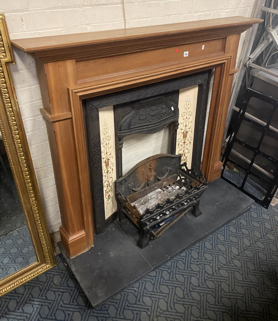 TILED FIRE INSERT, FIRE SURROUND & HEARTH - Southgate Auction Rooms
