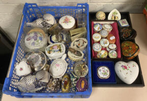 QTY OF PILL BOXES & QTY OF TRINKET BOXES HALCYON DAYS & LIMOGES ...