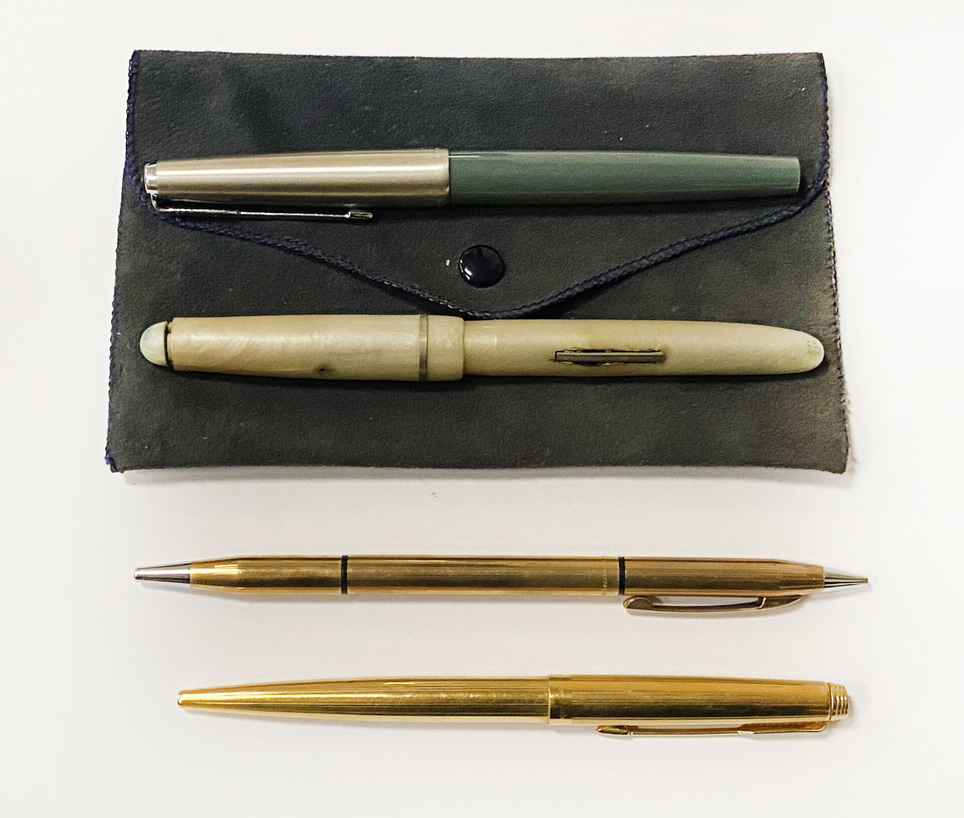COLLECTION OF PENS INCL. PARKERS ETC - Southgate Auction Rooms